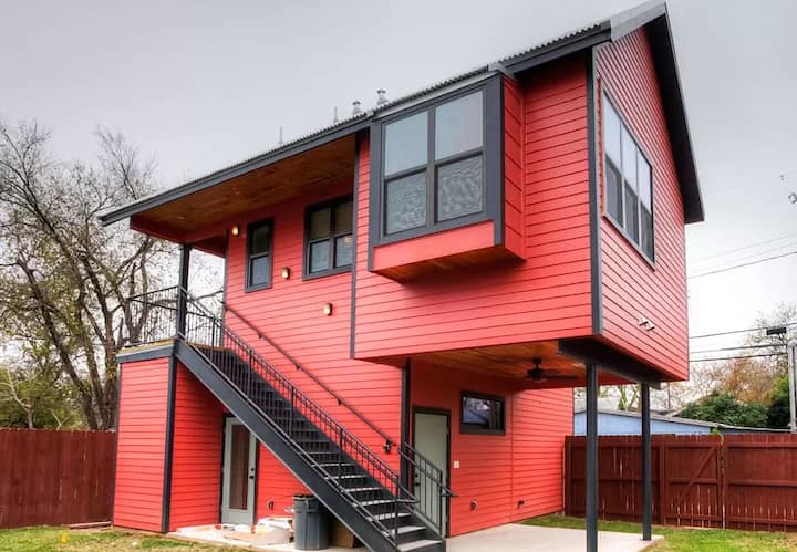 Hip East Austin | Walkable Detached Casita - Austin, TX