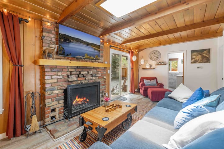 10 Min Walk To Bear Mountain + Large Private Yard - Big Bear Lake, CA