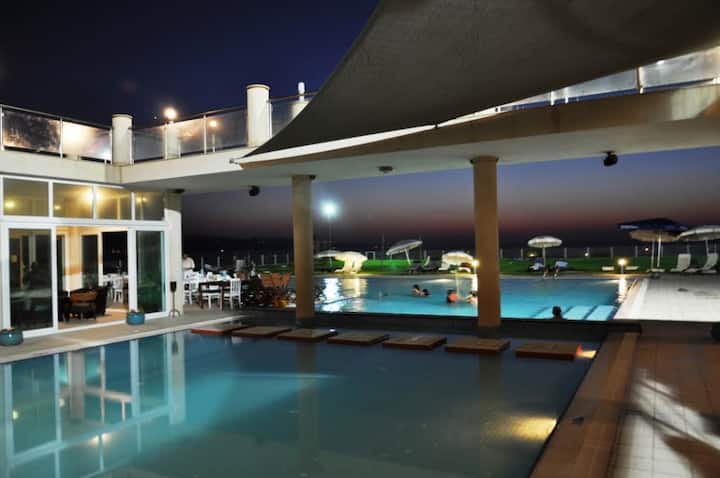 Aphrodite Beachfront Resort - Газиверан