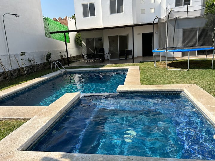 Alberca, Jacuzzy, Caldera, Jardin, Amaca, Asador. - Cuernavaca