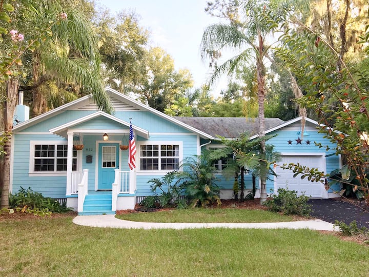 The Blue Bungalow, 5 Beds, Sleeps 8, Pet Friendly - Mount Dora, FL