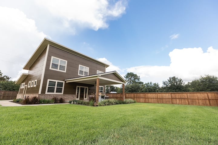 Cozy Quiet Bungalow - The Woodlands, TX