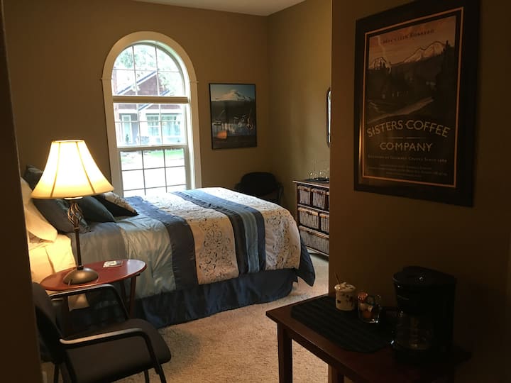 Creek Side Getaway - Sisters, OR