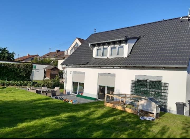 Hausausurlaub In Wiesbaden Auringen Mit Garten - Wiesbaden
