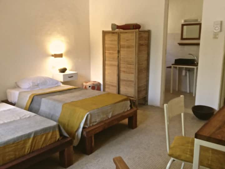 Petit Hôtel Charmant Avec Salon De Café - Bamako