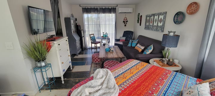 Separate Entry Suite In Bay Ho, San Diego! - San Diego, CA