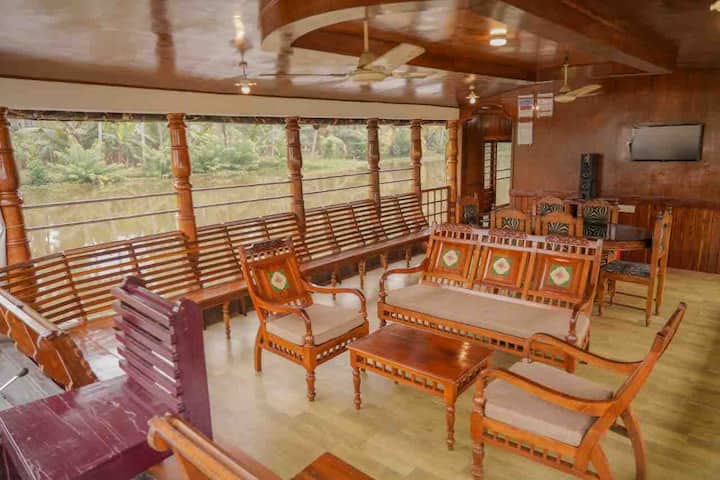 House Boat In Kumarakom - Kumarakom