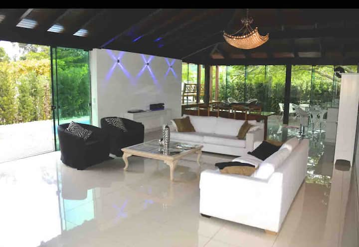 Jurere Intl 5br+pool+near Beach - Florianópolis