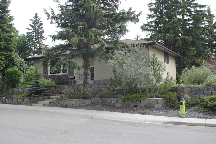 Cozy – Homey Airbnb (Entire Main Floor 3brms) - Calgary