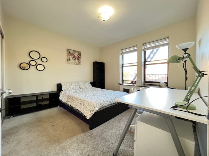 3 Rooms Apt, 8 Mins/walk To Bk College,5min Sub/qt - Brooklyn, NY