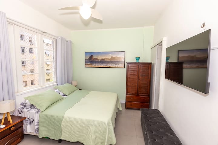Ap. A 1 Quadra Da Praia. Cama Queen, Split, Tv 50' - Rio de Janeiro