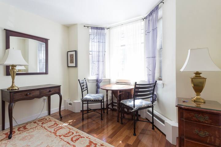 Bedroom In My Apartment With A Private Bathroom. - New York