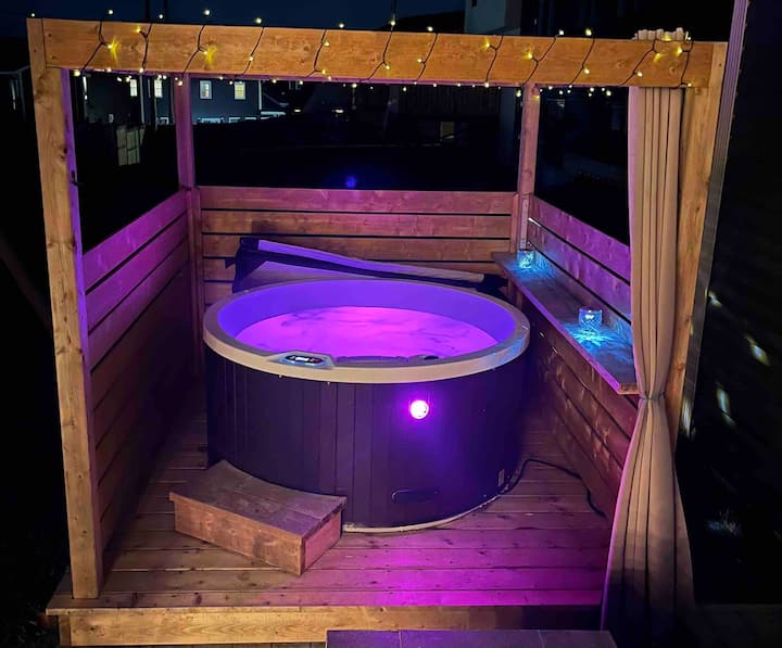 1 Bdr Suite W/ Hot Tub & Free Off Street Parking! - Paradise