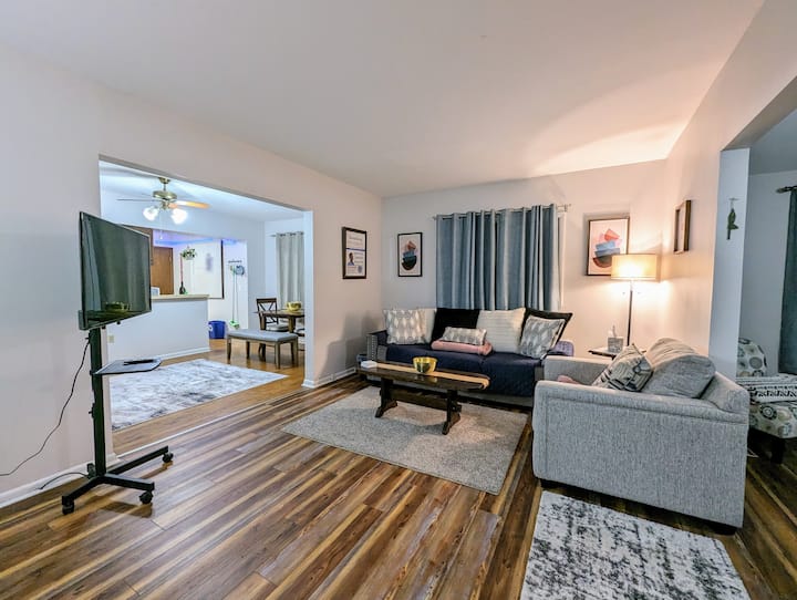 Spacious Rental Unit With Home Office & Parking - State of New York