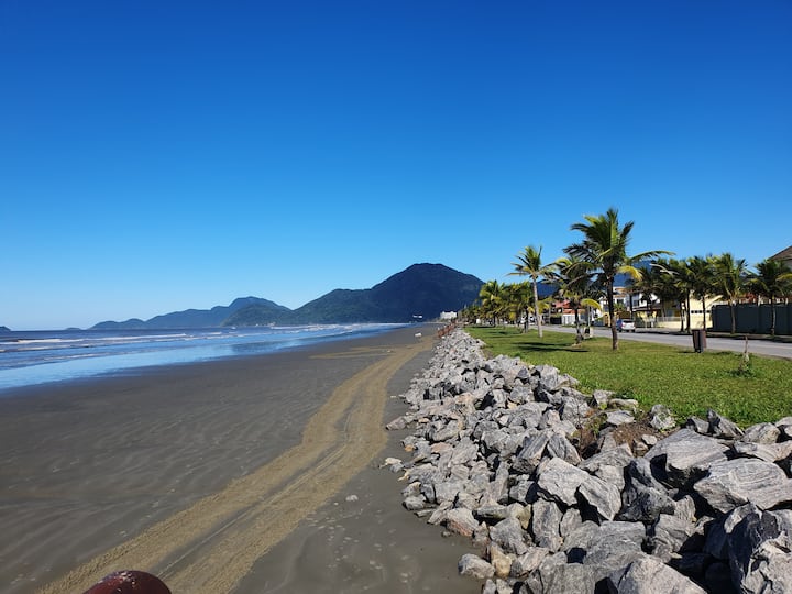 Perfeita Para Família, Espaçosa E Bem Localizada! - Peruíbe