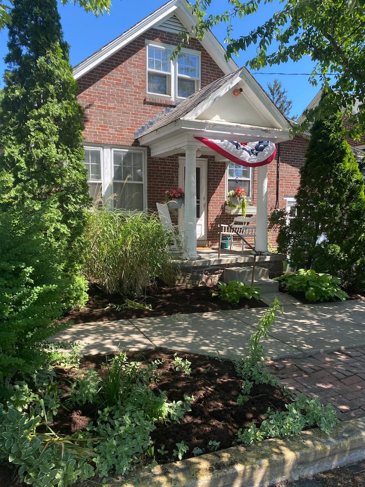 The Coram Deo Cottage - Denver, PA