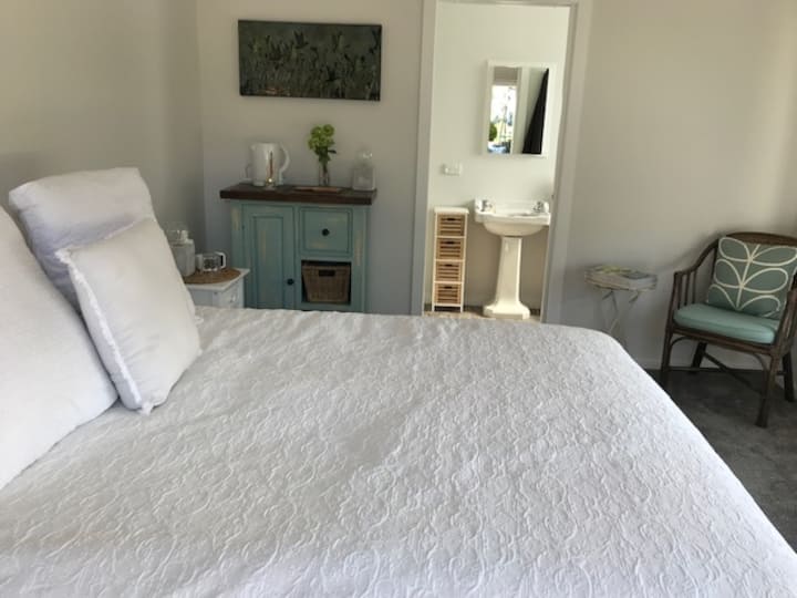 Charming Guest Suite - Masterton
