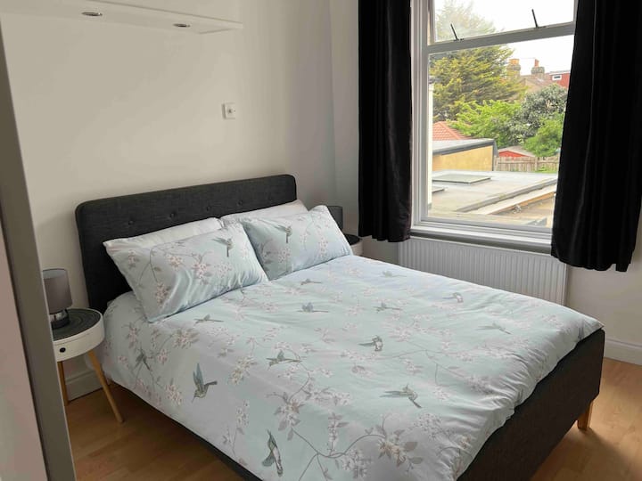 Ilford - Elizabeth Line 3 Bedrooms Garden Home - Ilford