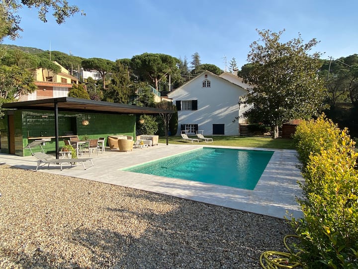 Villa Mediterránea Con Piscina Decorada Con Estilo - Granollers