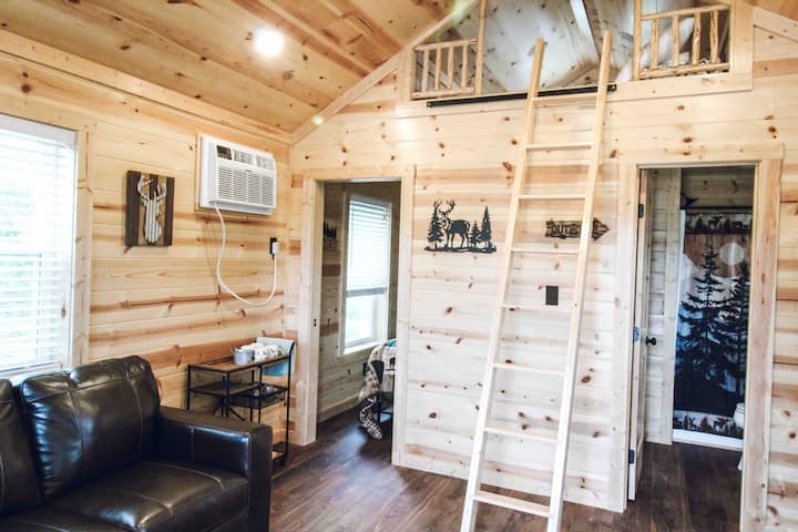 Deer Hunter Bungalow | Private Lake, Pool, Games - Livingston, TX