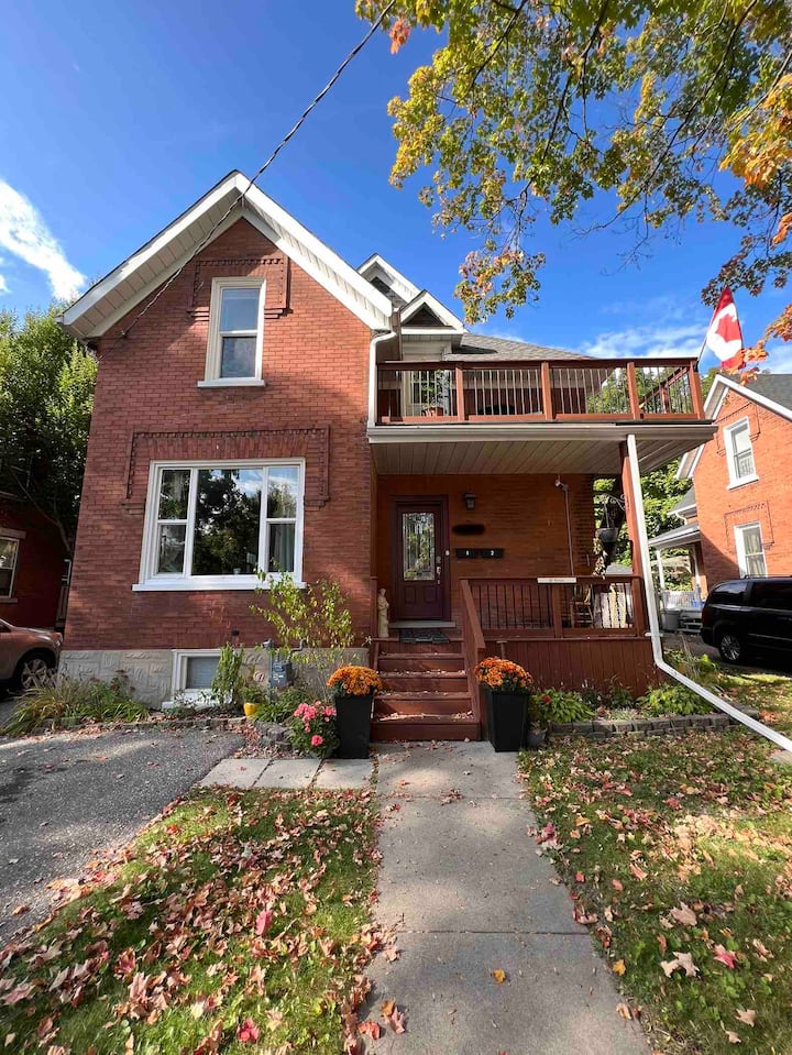 Stay A Little Or Stay Awhile, Cozy Duplex Top Unit - Kitchener