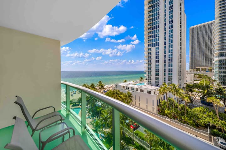 C8h Luxe Hollywood Beachfront Condo - Hollywood, FL