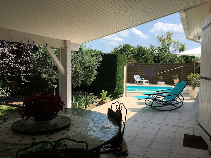 Maison Chaleureuse Avec Piscine - Mios