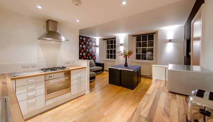 Stylish & Spacious Grassmarket 2bed/2bath - Edinburgh