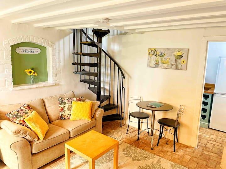 Cotswolds Country Cottage | Boutique & Romantic - Swindon