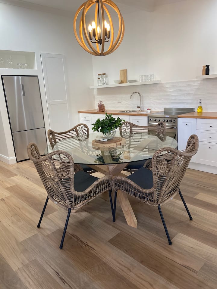 Cbd, 2 Bedroom Entire Unit. Hospitals, Uni - Wagga Wagga