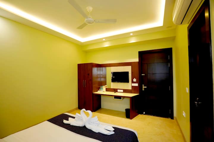 Luxurious Deluxe Rooms With Breakfast - Agra