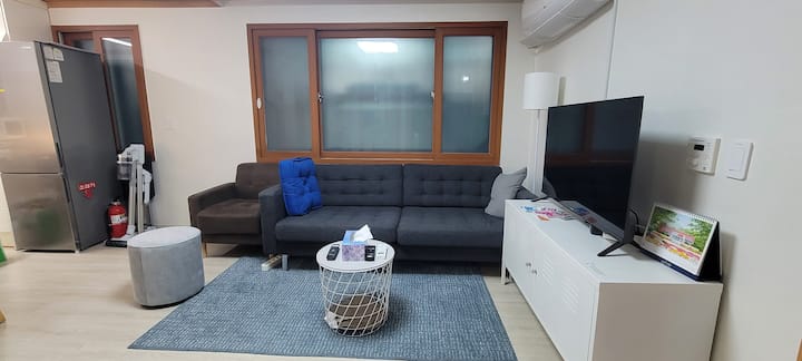 B0l Gh, Hapjeong Station Out3 5min, Semi-basement - Seoul