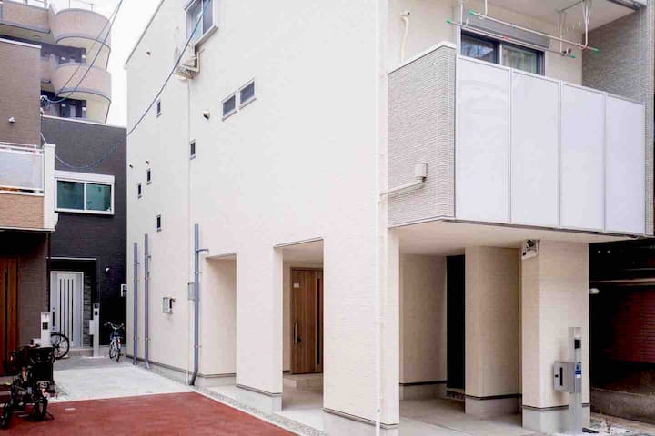 （飛）新建一户建120平米三层宽敞干净，交通便利，离難波心斎橋道頓堀天王寺近。可住13人。可停2台车 - Osaka