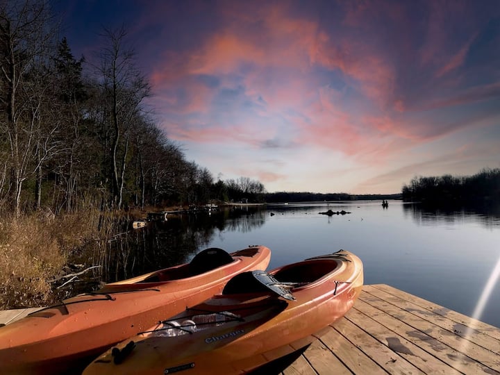 Lakehouse*hottub*kayaks*beach* Pool * Firepit* Ski - Mount Pocono, PA