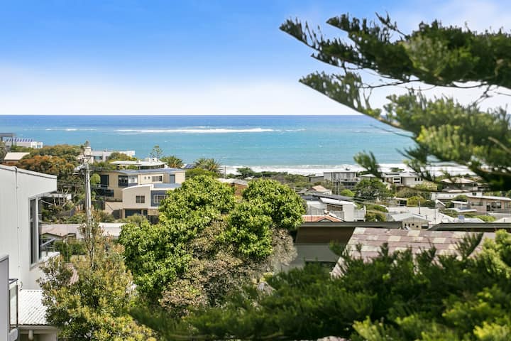 Beachside Living With Sea Views At The Pines - Geelong