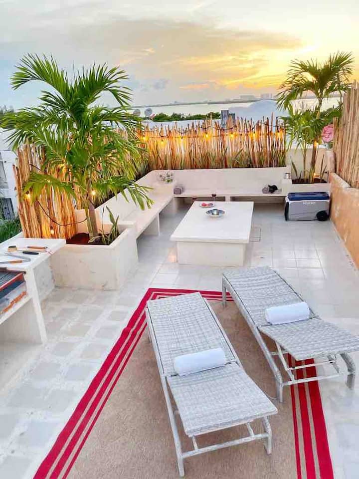 Rooftop Penthouse 3 Bedrooms, Sleeps 8! - Cancún
