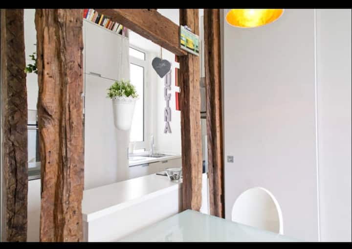 Design And Bright-heart Of Paris - Paris