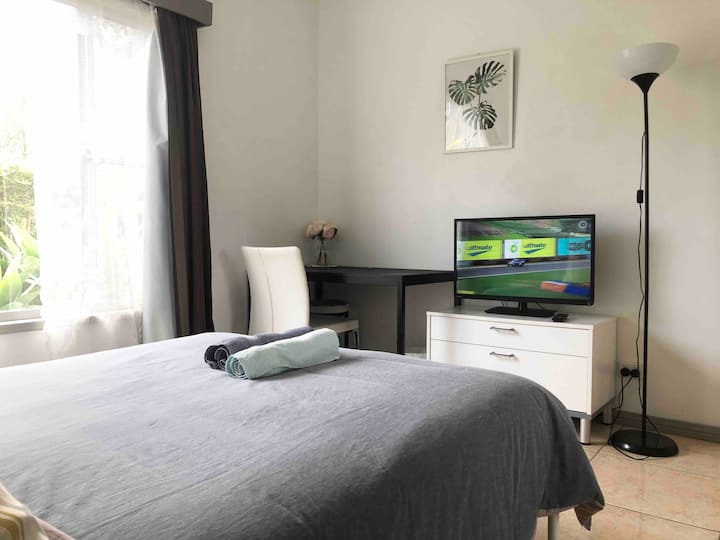 Spacious Private Room Near Chermside Westfield - Brisbane