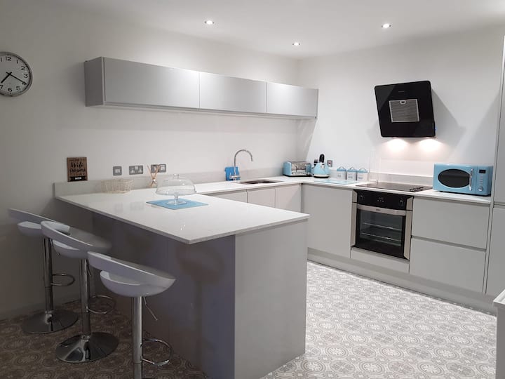 Lovely Coastal 2 Bedroom Top Floor Apartment - Ballycastle