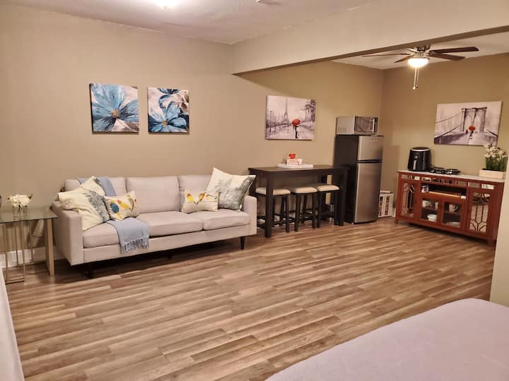 Serendipity Guest House - University Oaks - San Antonio
