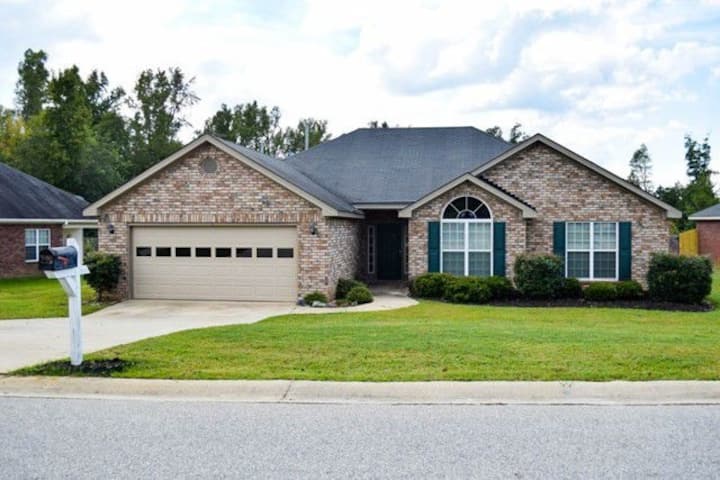 Cozy 4 Bedroom 2 Bath Home - Harlem, GA