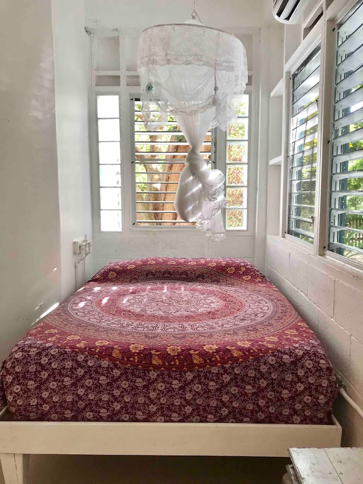 Large Room, Two Beds With Spa Shower And Ac! - Belize