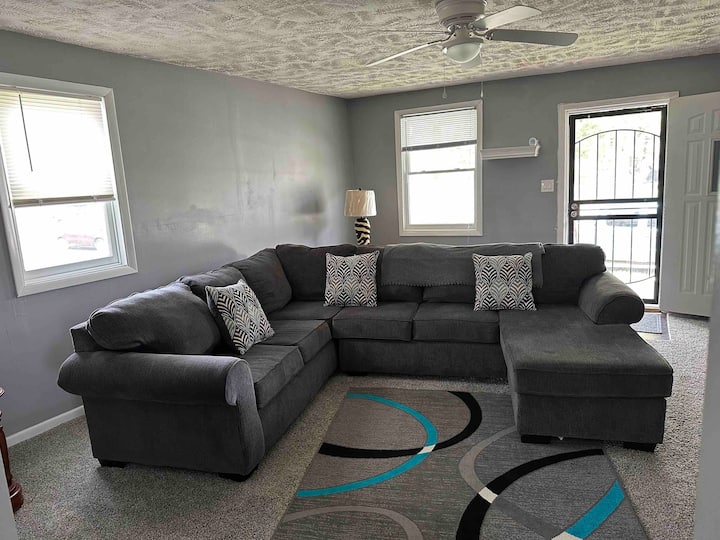Renovated Home Away From Home - Springfield, OH