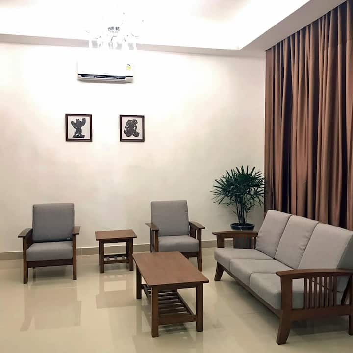 An Entire House For A Group Of Friends Or Family ! - Phnom Penh