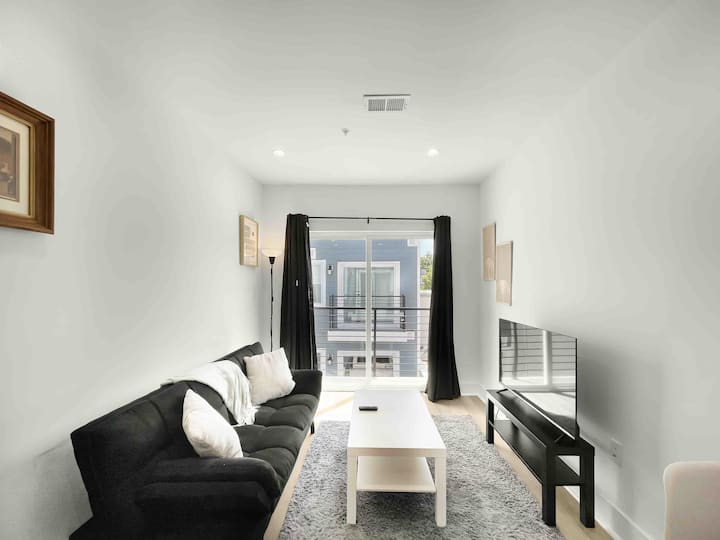 Relaxing Petworth Stay W/ Balcony & Courtyard View - Washington, D.C., DC