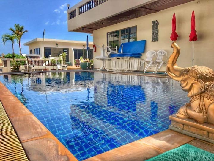 Spacious 3 Bed, 3 Bath Townhouse With Pool - Patong Beach