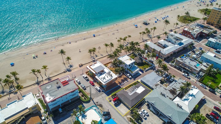 2 - Beach Bungalow W/ Free Parking - Hollywood, FL