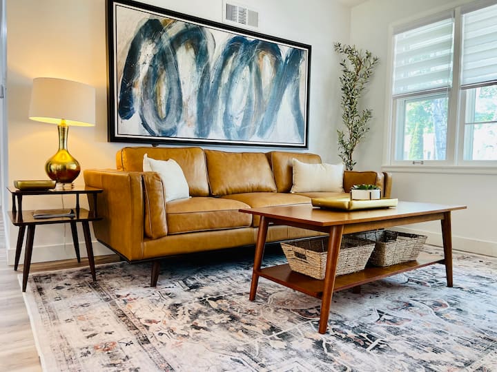 The West Wood | Central | Stylish | Cozy - 수폴스