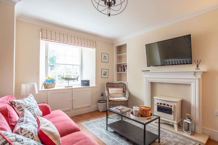 Bowline - Townhouse Sleeps Five With Courtyard - Falmouth