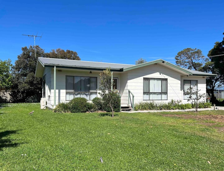 Calm In Cowes 5 Beds 2 Bath. Walk To The Beach. - Phillip Island